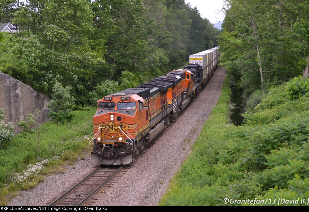 BNSF 4574
